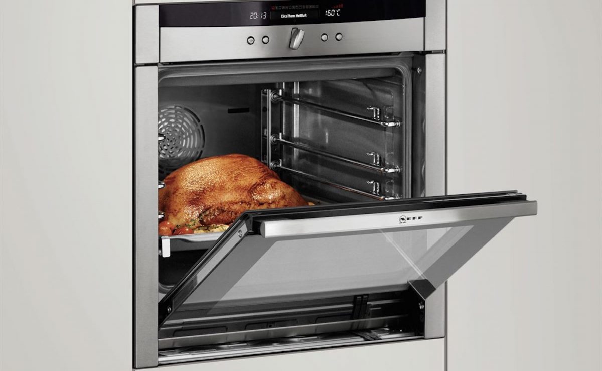 Backofen mit versenkbarer Tür: Lohnt sich der Kauf? - Küchenfinder