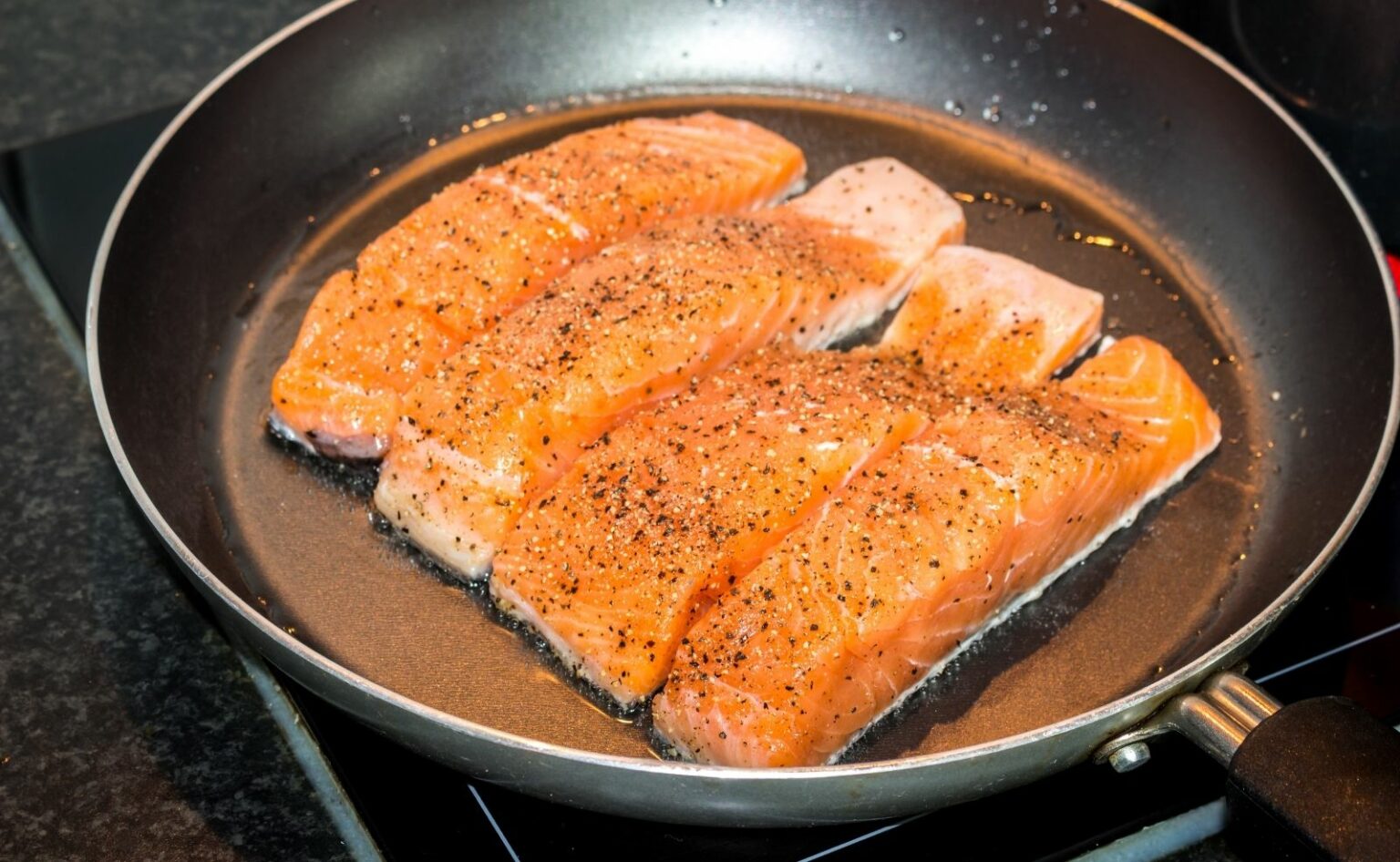 Fischfilet richtig in der Pfanne braten - Küchenfinder